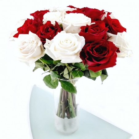 Bouquet Nadia – Roses rouges et blanches d’amour éternel | Bouquets du ...